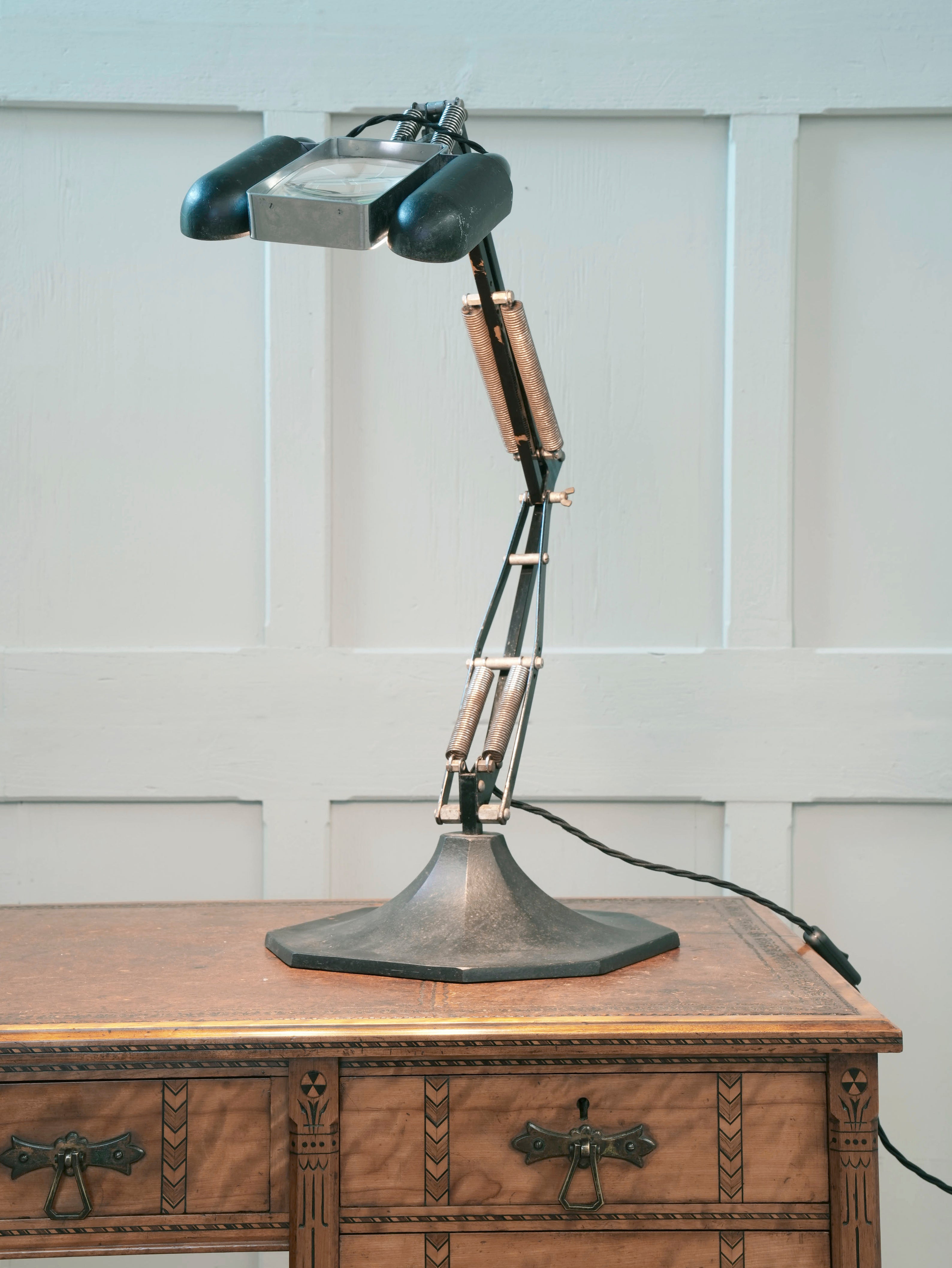 Anglepoise 1431 Magnifying Desk Lamp | Drew Pritchard Ltd