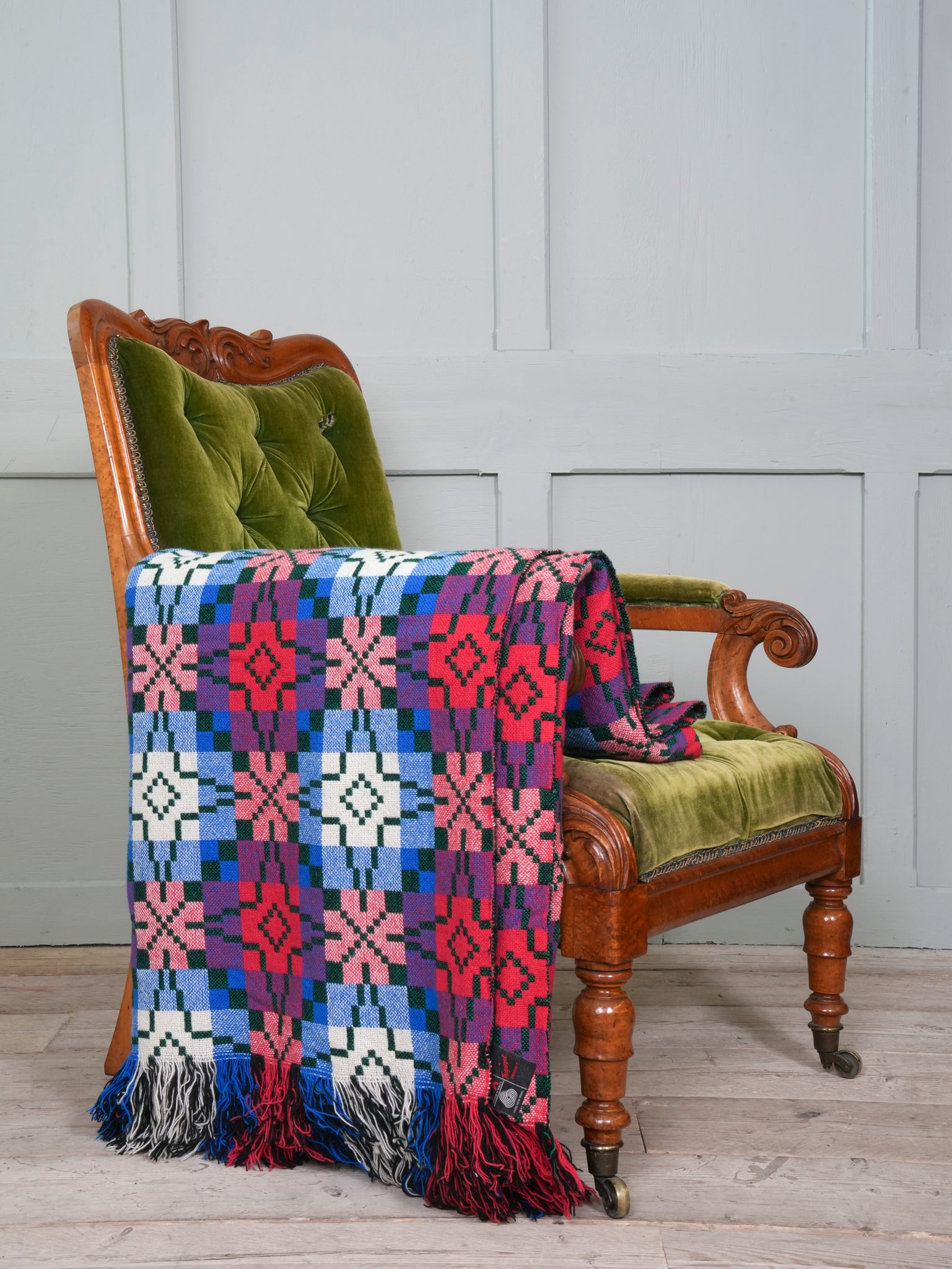 A Tregwynt Mill Welsh Tapestry Blanket – Drew Pritchard Ltd