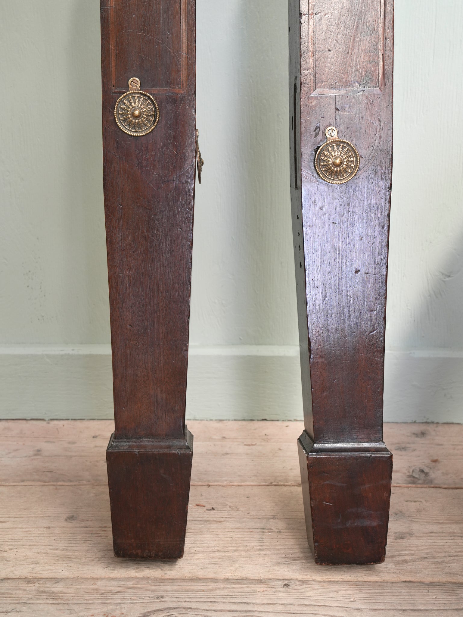 A Pair Of Late Regency Mahogany Bed Posts – Drew Pritchard Ltd